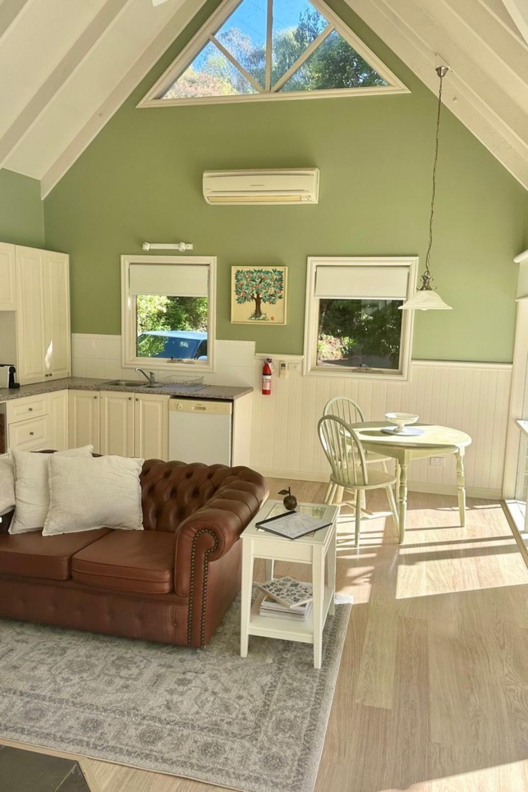 Holiday Great Ocean Road Official Site - Apple Tree Cottage