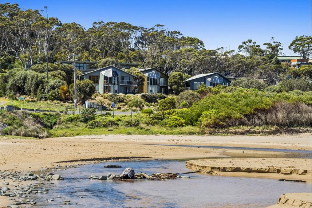 Holiday Great Ocean Road Official Site - Manta Ray One