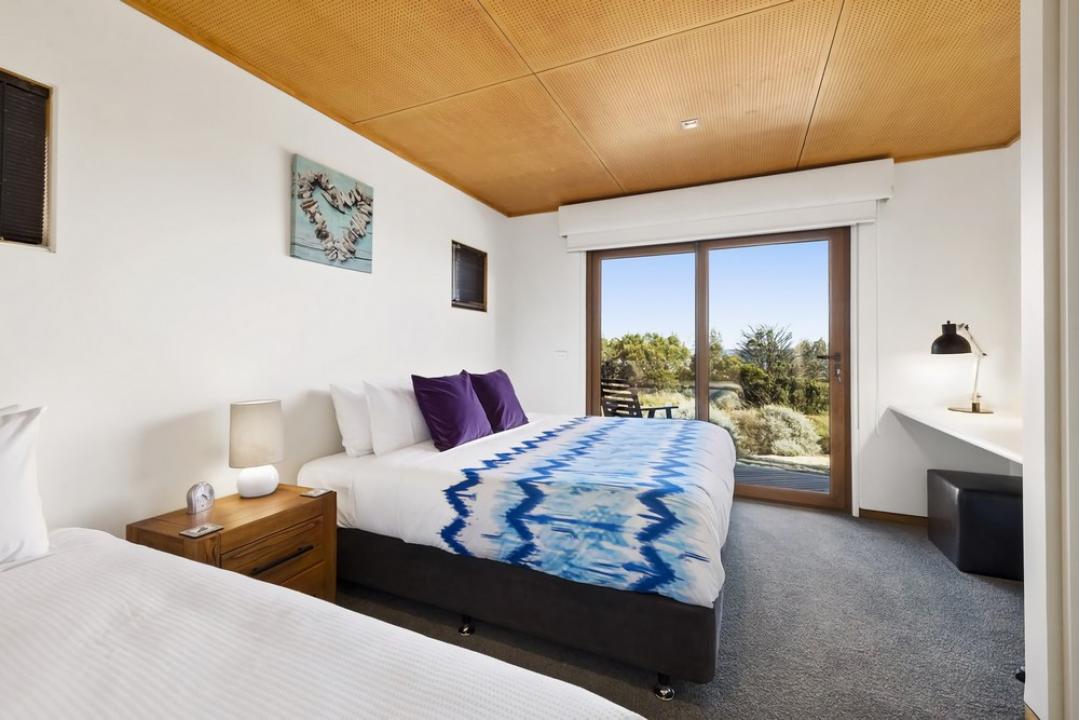 Holiday Great Ocean Road Official Site - Manta Ray One